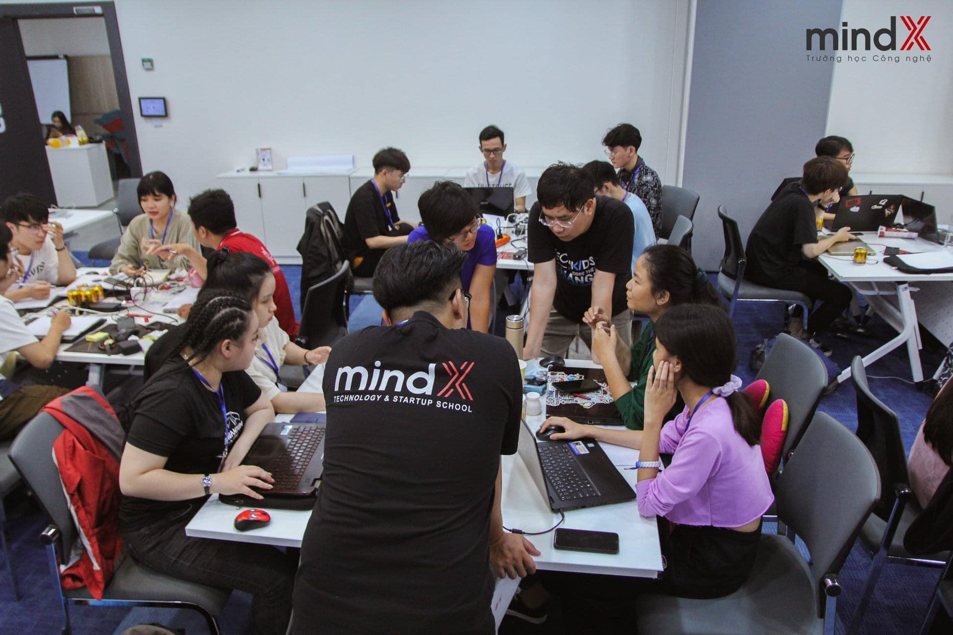 Khóa học Visual Creation (mỹ thuật sáng tạo) tại MindX Technology School