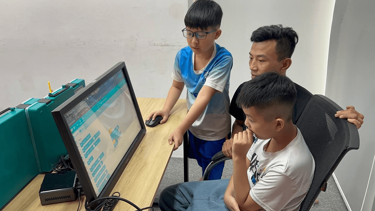 Khai giảng Khóa học Lập trình Robotics tháng 5 - MindX blog