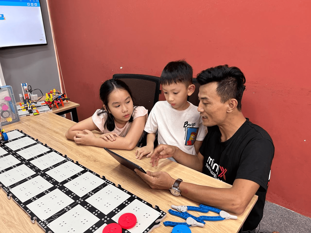 Khai giảng Khóa học Lập trình Robotics tháng 5 - MindX blog